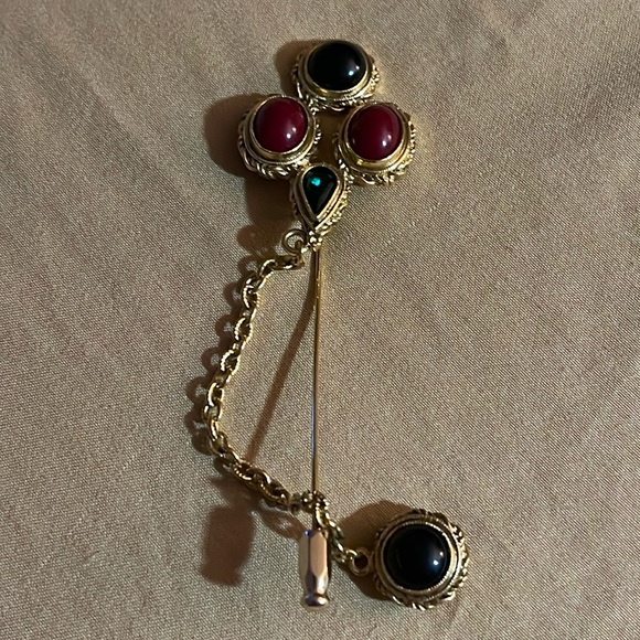 1928 | Jewelry | Vintage 928 Rare Gripoix Red Green Black Medieval Hat ...